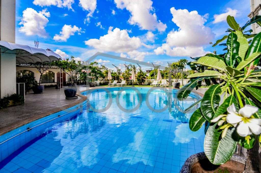 Charming 2-bedroom apartment / condo with river views for rent Chroy ...
